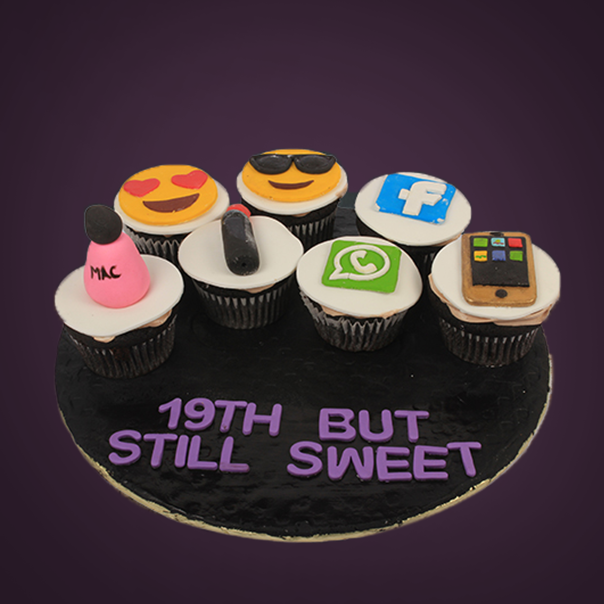 Social Media Theme Fondant cupcakes – Sacha's Cakes